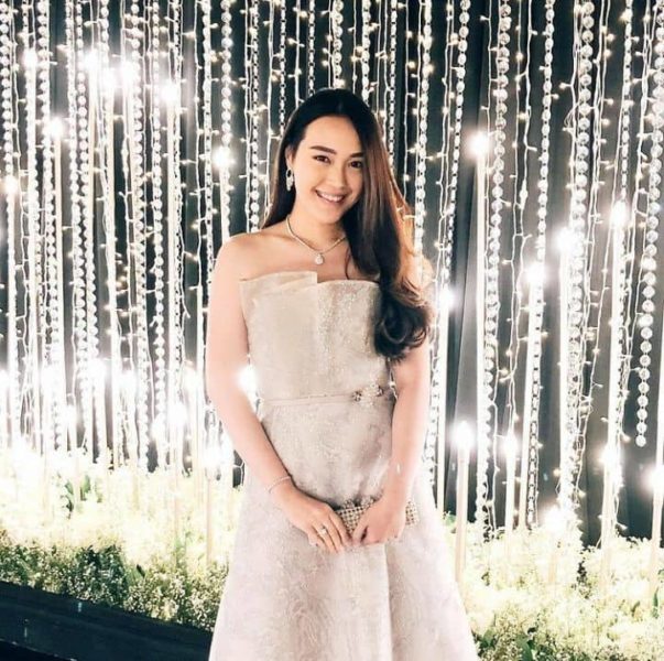 Vania Larissa - Biodata, Profil, Fakta, Umur, Agama, Suami, Karier