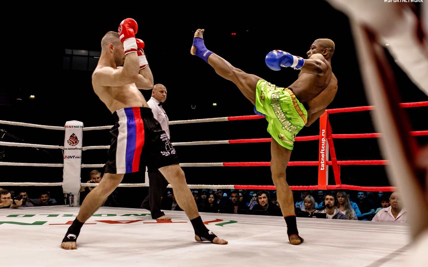 Kickboxing: Sejarah, Tingkatan Sabuk, Aturan Pertandingan, dan Istilah ...