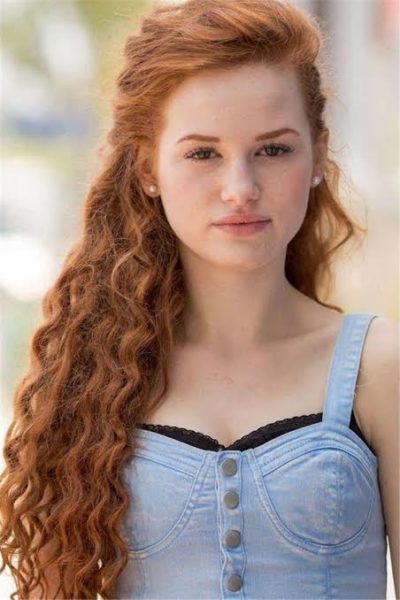 Makin Percaya Diri, 10 Kreasi Rambut Keriting untuk Tampil Imut - Dailysia