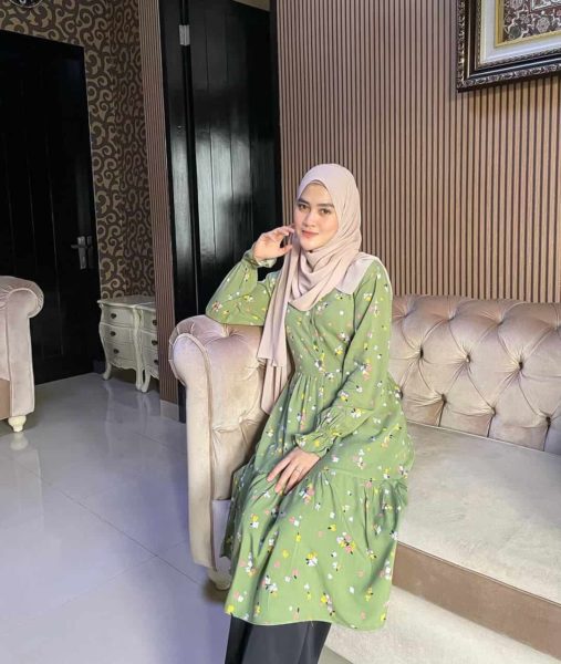 Henny Rahman - Biodata, Profil, Fakta, Umur, Agama, Suami, Karier