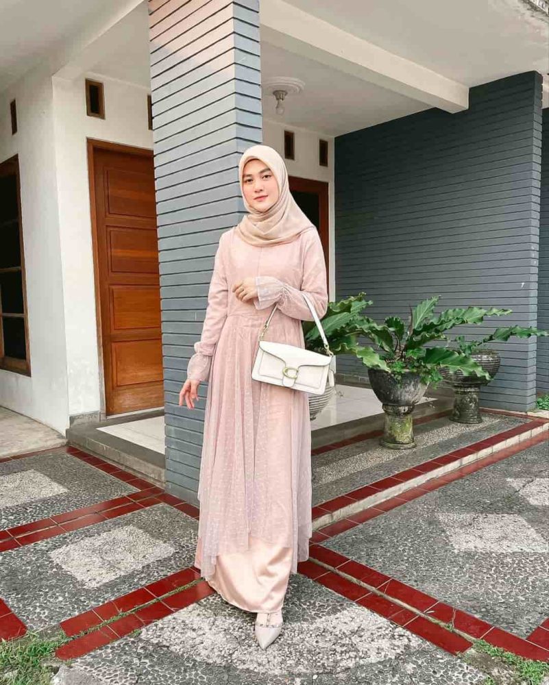 Henny Rahman - Biodata, Profil, Fakta, Umur, Agama, Suami, Karier