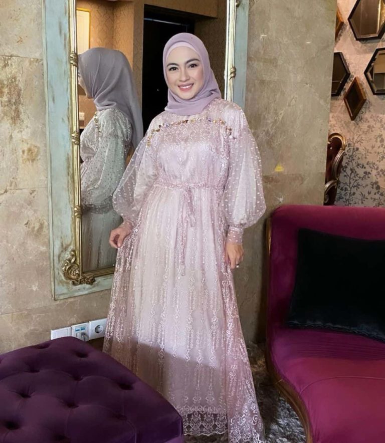 Vizza Dara - Biodata, Profil, Fakta, Umur, Agama, Suami, Karier