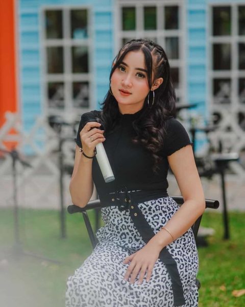 Yeni Inka - Biodata, Profil, Fakta, Umur, Agama, Suami, Karier