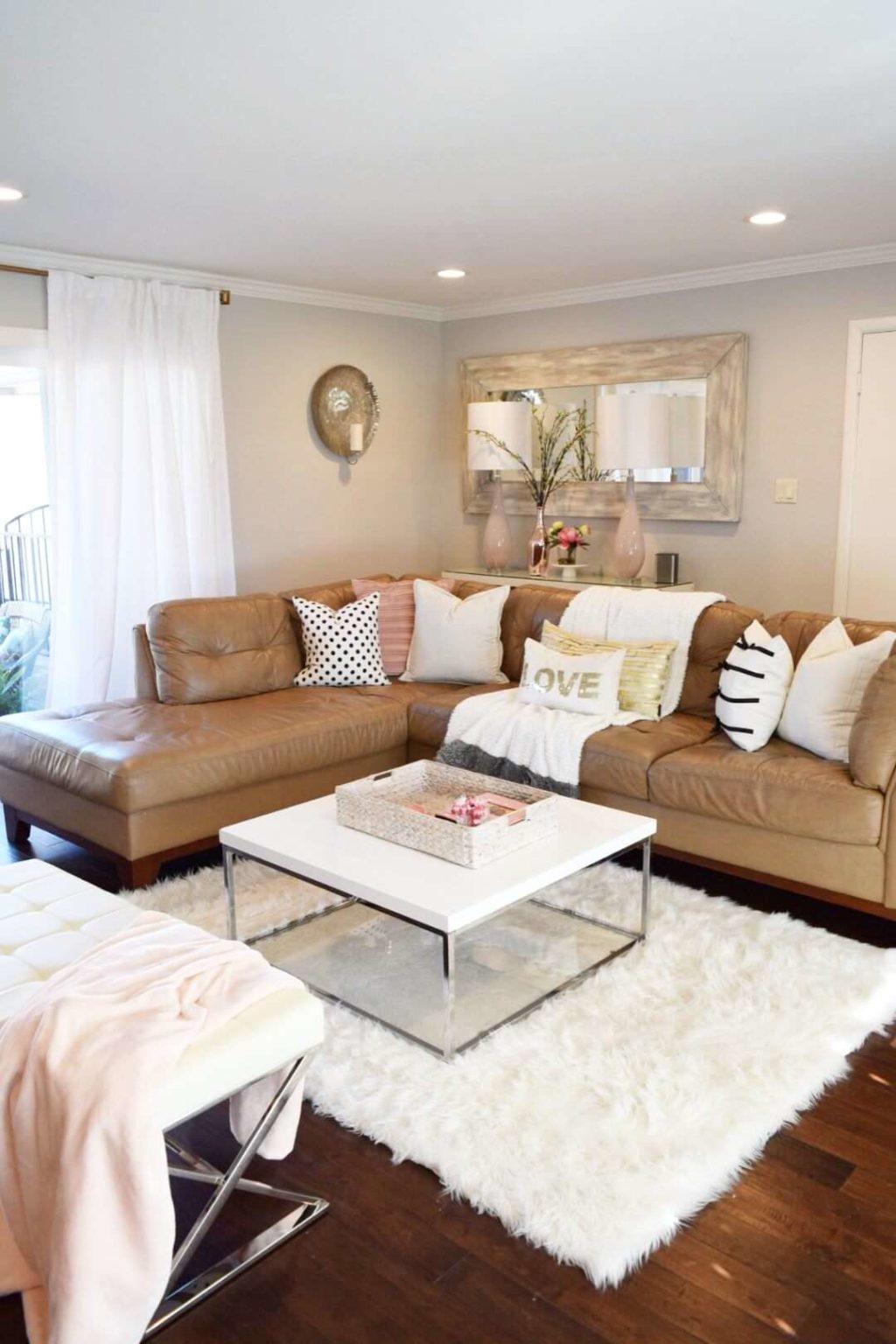 Jangan Biarkan Kosong, 10 Dekorasi Dinding Bagian Atas Sofa - Dailysia