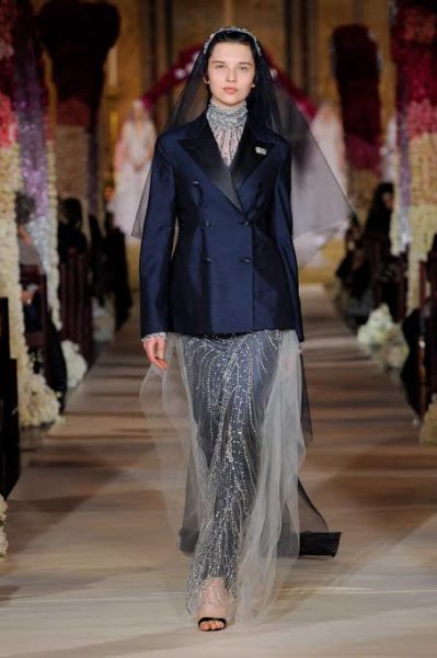 Anti Mainstream, 10 Potret Gaun Pengantin Warna Hitam - Dailysia