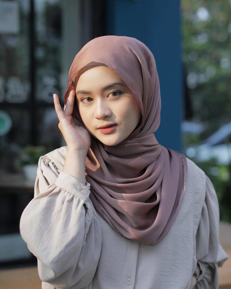 Alifhia Fitri - Biodata, Profil, Fakta, Umur, Agama, Pacar, Karier