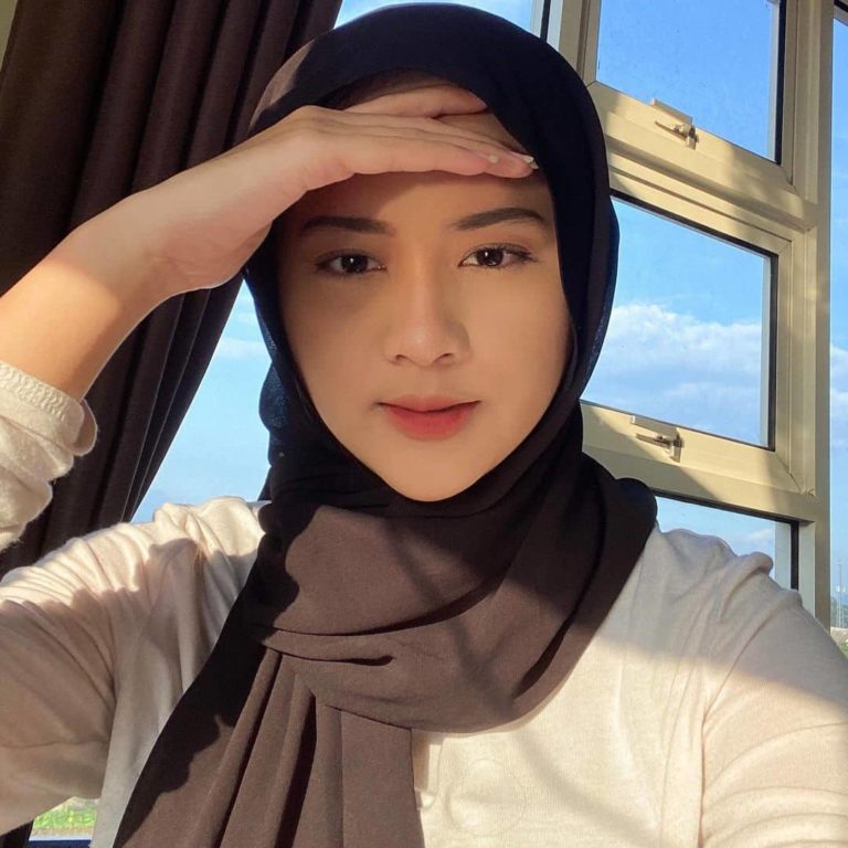 Alifhia Fitri - Biodata, Profil, Fakta, Umur, Agama, Pacar, Karier