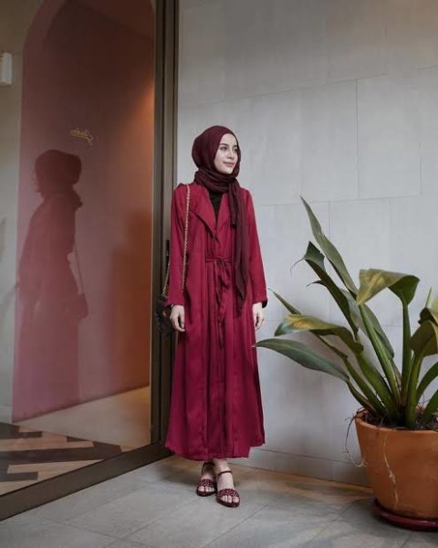 10 Warna Jilbab untuk Baju Marooon, Tampil Stylish - Dailysia