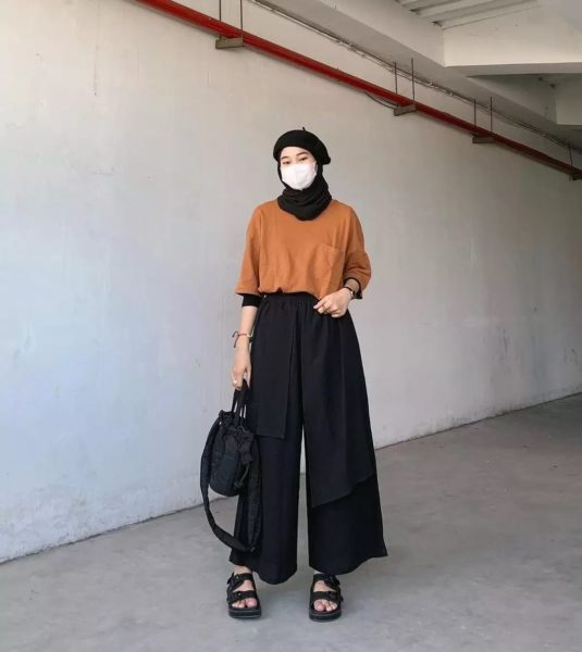 10 OOTD Hijab Simple untuk Hangout, Santai Santun - Dailysia