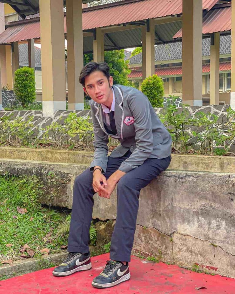 Clay Gribble - Biodata, Profil, Fakta, Umur, Agama, Pacar, Film