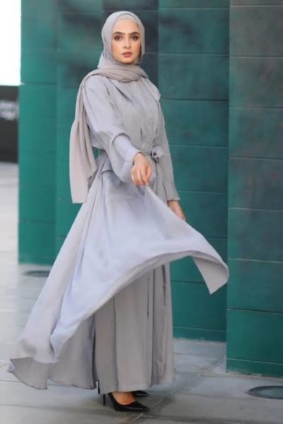 10 Warna Jilbab Cocok dengan Baju Abu-Abu - Dailysia