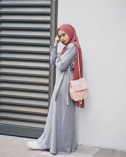 10 Warna Jilbab Cocok dengan Baju Abu-Abu - Dailysia
