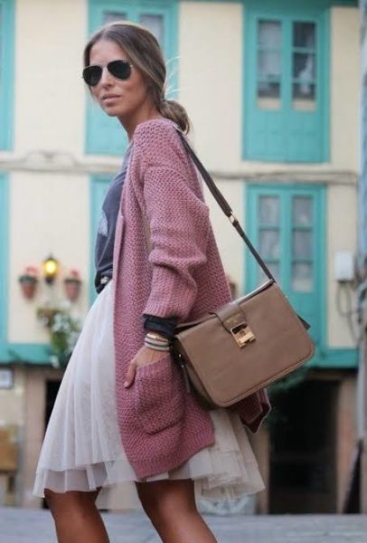 10 OOTD Cardigan Rajut, Bisa Dipakai Sehari-hari - Dailysia