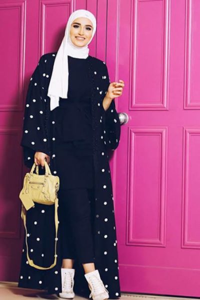 Nuansa Monokrom, 10 OOTD Hitam Putih Hijab Casual - Dailysia