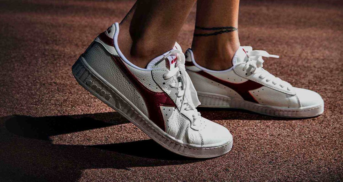 10 Merk Sepatu Sneakers Wanita Branded - Dailysia