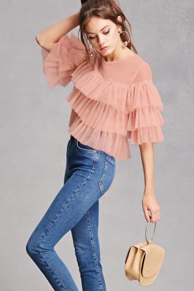 10 Ide Padu Padan Baju Ruffle yang Bikin Rame - Dailysia