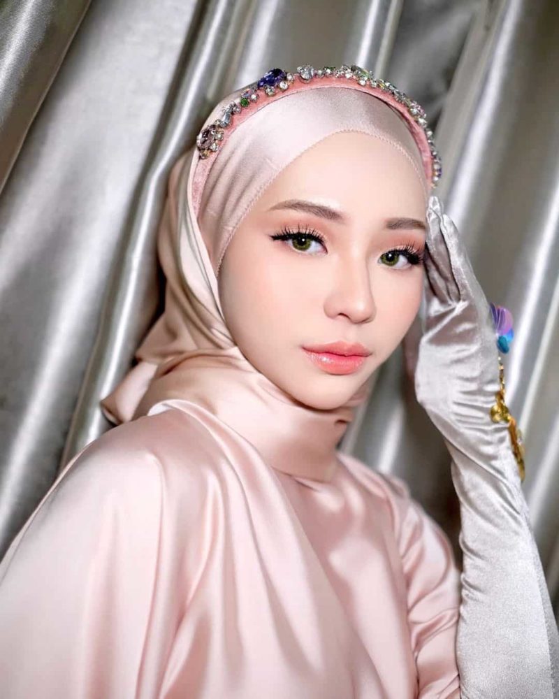 Adira Salahudi - Biodata, Profil, Fakta, Umur, Agama, Suami, Karier