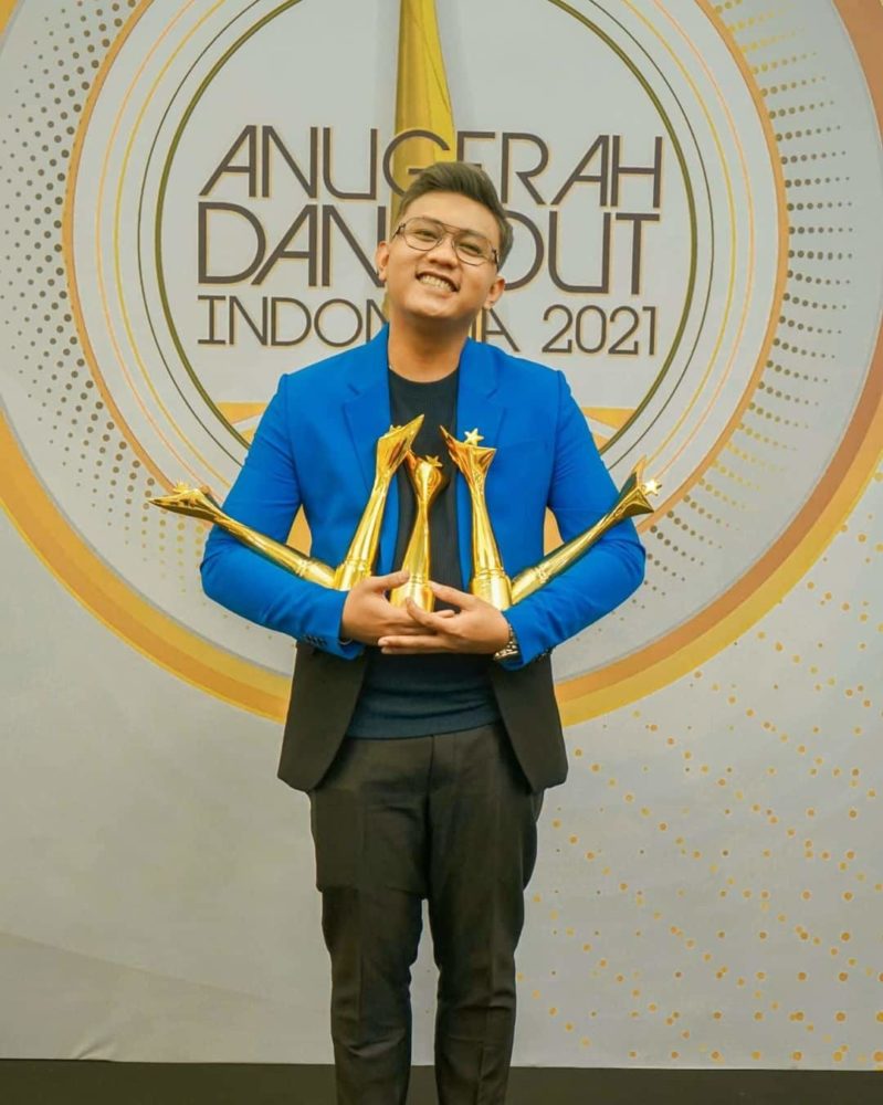 Denny Caknan - Biodata, Profil, Fakta, Umur, Agama, Istri, Lagu