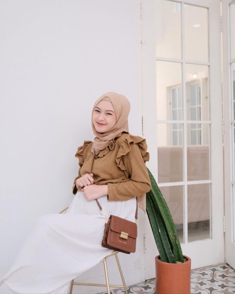 Sari Endah Pratiwi - Biodata, Profil, Fakta, Umur, Agama, Suami