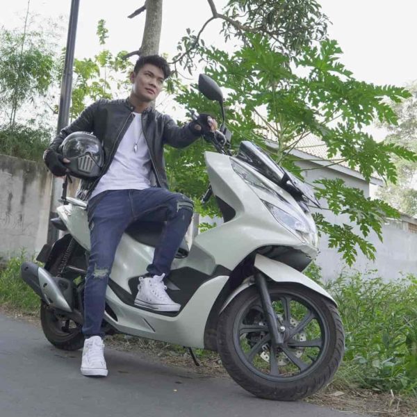 Tri Suaka - Biodata, Profil, Fakta, Umur, Agama, Pacar, Karier