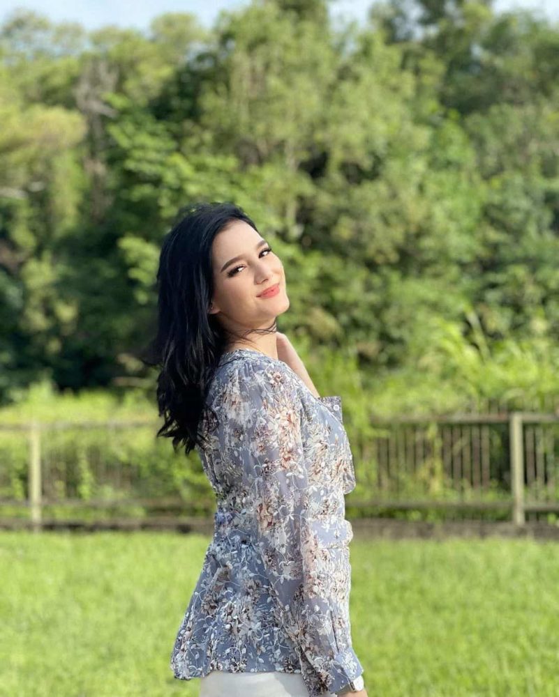 Yasmine Ow - Biodata, Profil, Fakta, Umur, Agama, Suami, Karier