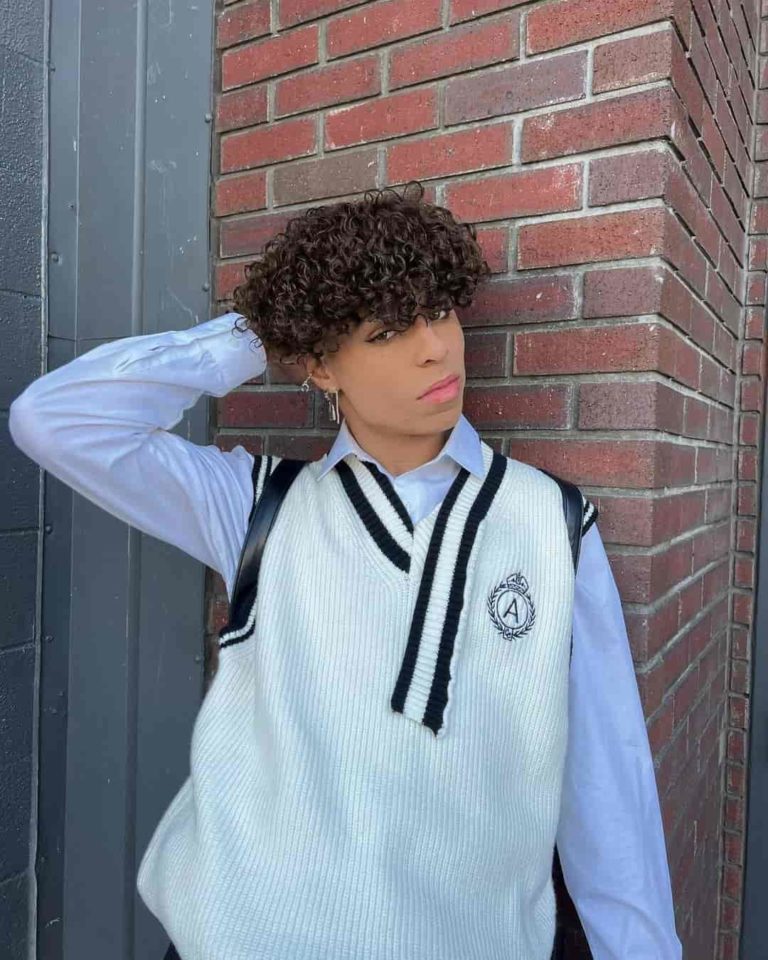 Larray - Biodata, Profil, Fakta, Umur, Agama, Pacar, Single, Karier