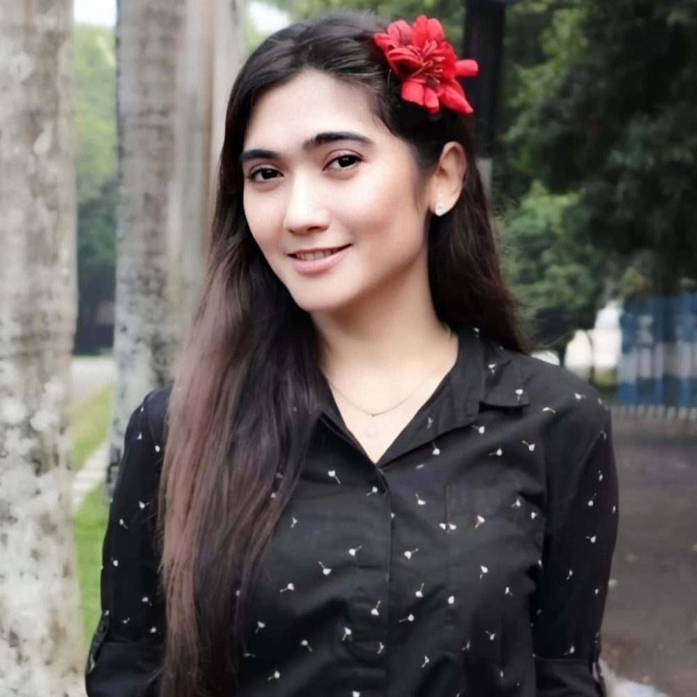 Revi Mariska - Biodata, Profil, Fakta, Umur, Agama, Suami, Karier