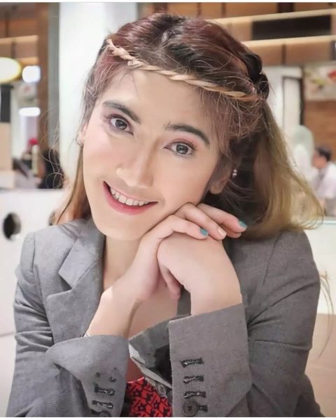 Revi Mariska - Biodata, Profil, Fakta, Umur, Agama, Suami, Karier Revi Mariska - Biodata, Profil, Fakta, Umur, Agama, Suami, Karier