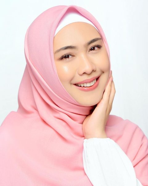 Oki Setiana Dewi - Biodata, Profil, Fakta, Umur, Agama, Suami