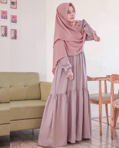 10 Model Gamis Polos Simpel dan Modis, Siap Bepergian