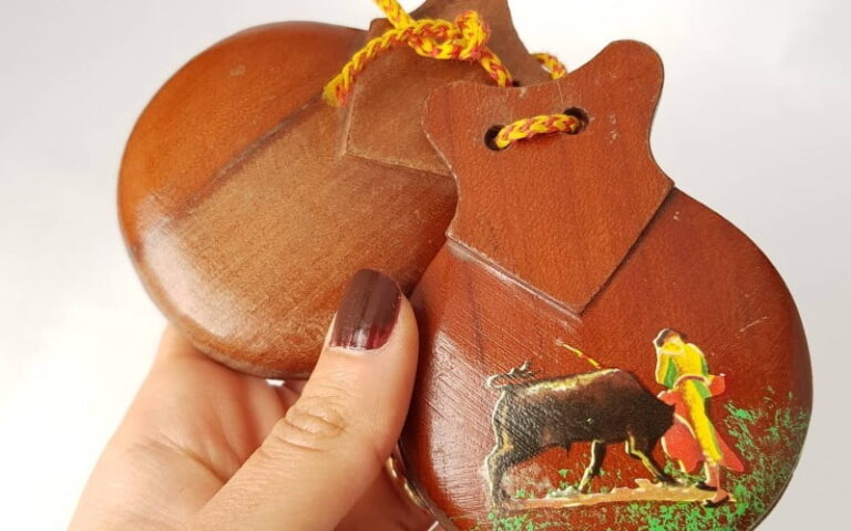 Alat Musik Kastanyet, Cara Memainkan Beserta Fungsinya - Dailysia