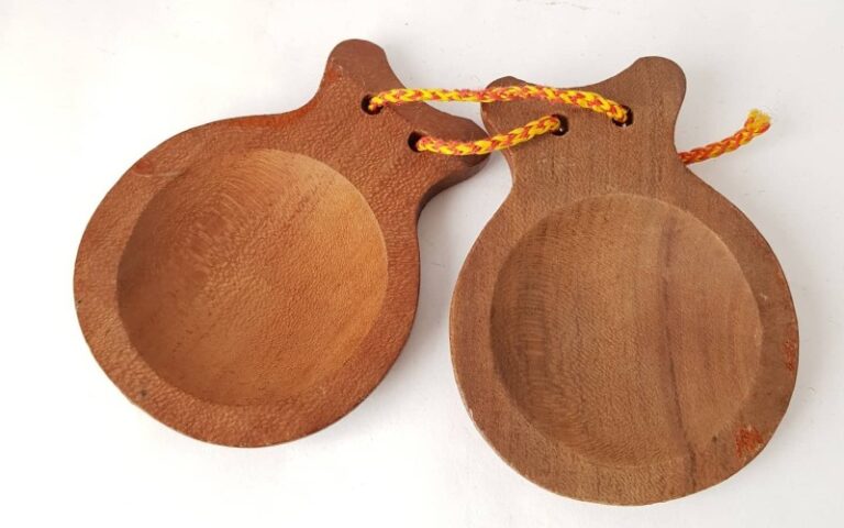 Alat Musik Kastanyet, Cara Memainkan Beserta Fungsinya - Dailysia