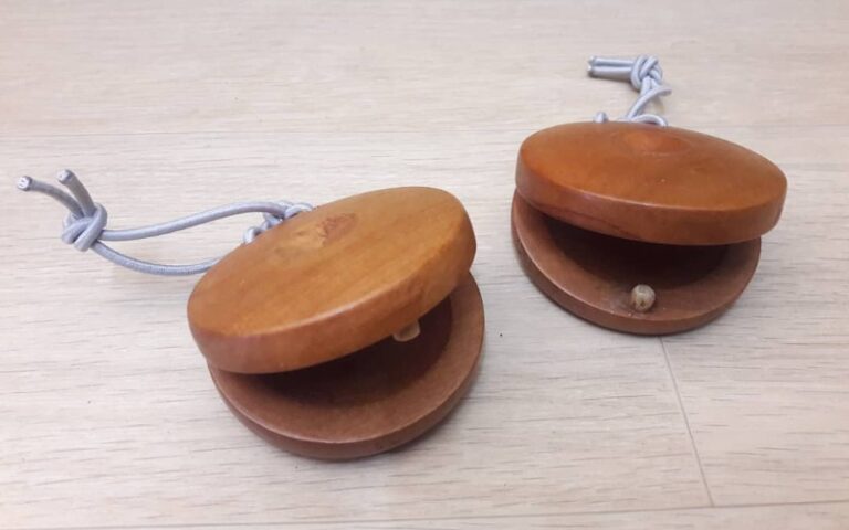 Alat Musik Kastanyet, Cara Memainkan Beserta Fungsinya - Dailysia