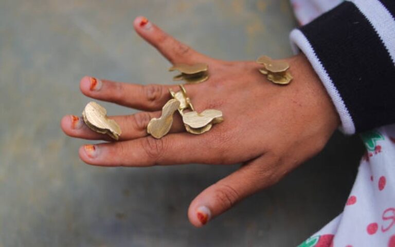 20 Permainan Tradisional Anak, Ada Congklak & Egrang - Dailysia