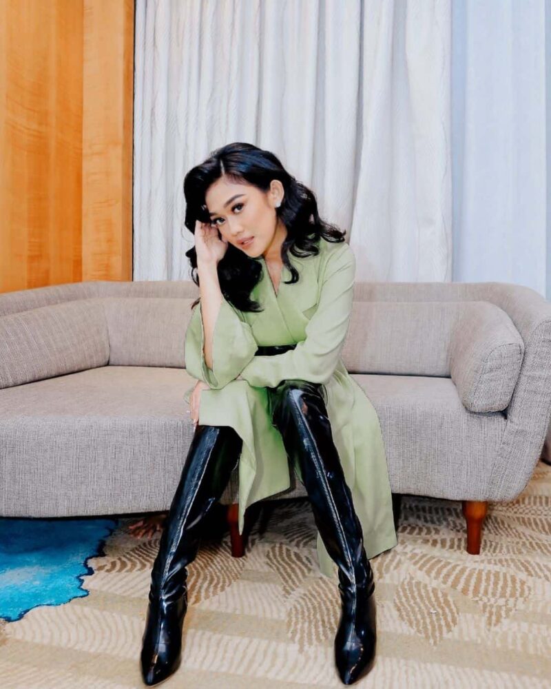 Oline Mendeng - Biodata, Profil, Fakta, Umur, Agama, Pacar, Karier