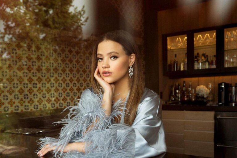 Sarah Jeffery - Biodata, Profil, Fakta, Umur, Agama, Pacar, Quotes