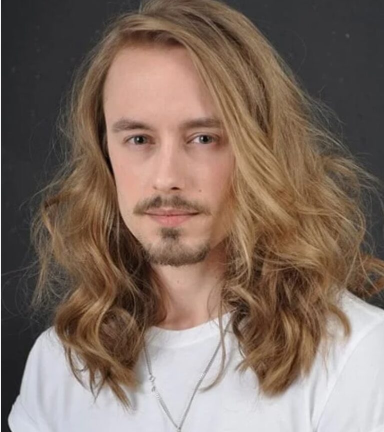 13 Model Rambut Panjang Cowok, Cakep dan Seksi - Dailysia