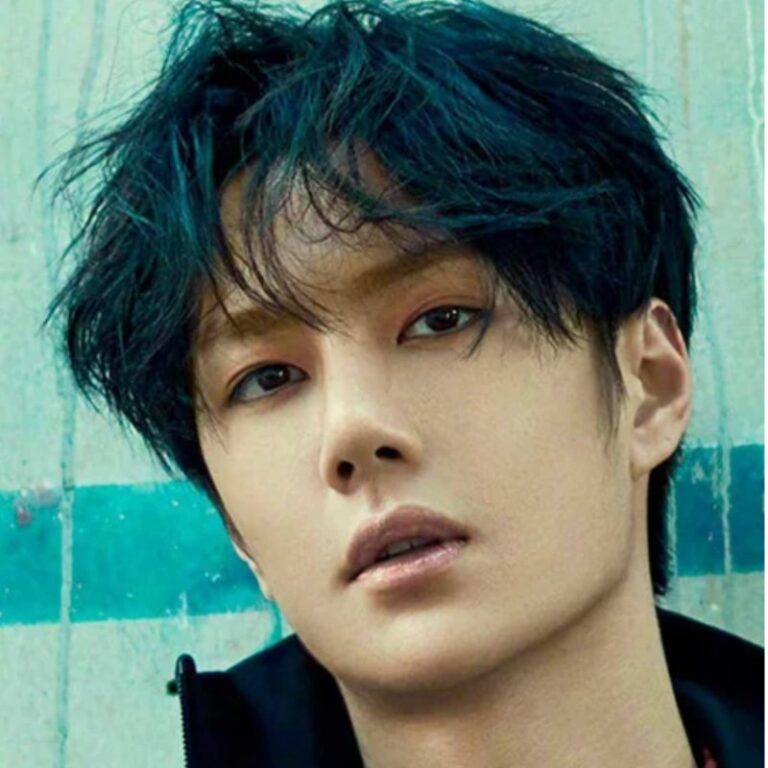 10 Model Rambut Two Block Haircut ala Pria Korea - Dailysia