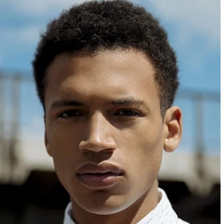 14 Potongan Rambut Keriting Pria, Unik dan Keren - Dailysia