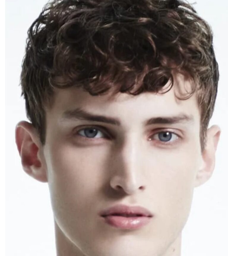 14 Potongan Rambut Keriting Pria, Unik dan Keren - Dailysia