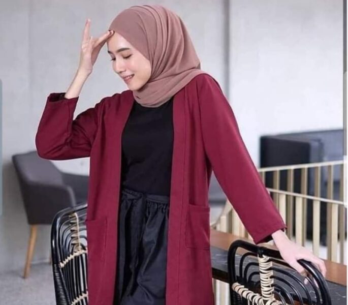 14 Warna Jilbab yang Cocok dengan Baju Maroon - Dailysia