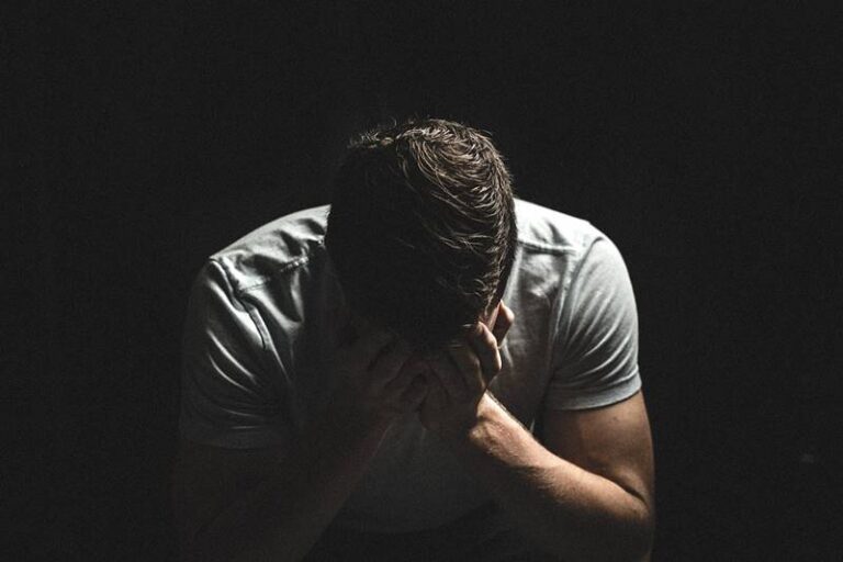 Mengenal Playing Victim, Ini Tanda & Cara Mengatasinya - Dailysia