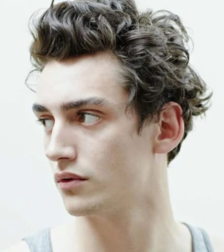 14 Potongan Rambut Keriting Pria, Unik dan Keren - Dailysia