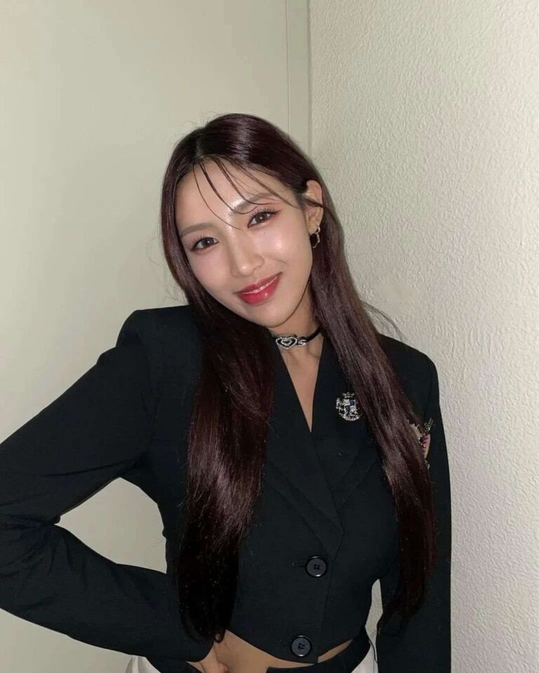 Chowon LIGHTSUM - Biodata, Profil, Fakta, Umur, Agama, Pacar