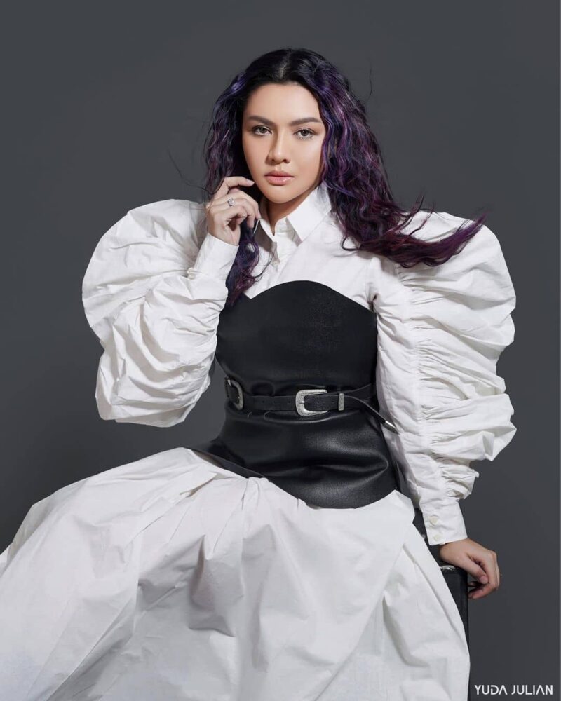 Vicky Shu - Biodata, Profil, Fakta, Umur, Agama, Suami, Karier