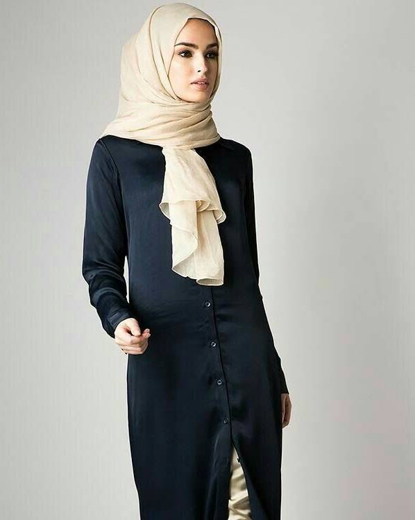 14 Warna Jilbab yang Cocok dengan Baju Navy - Dailysia