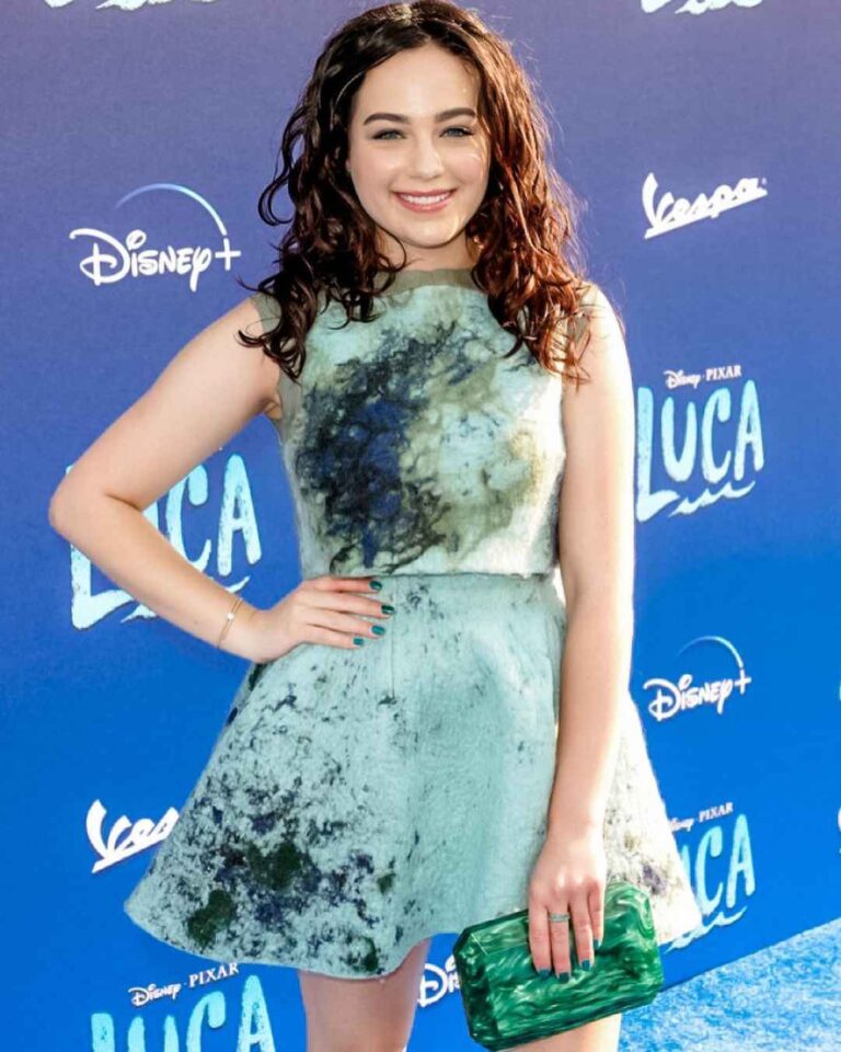 Mary Mouser - Biodata, Profil, Fakta, Umur, Agama, Pacar, Film