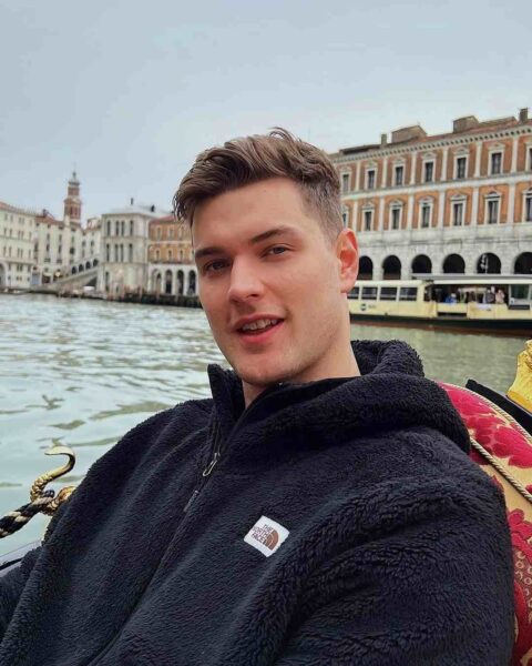 Sam Way - Biodata, Profil, Fakta, Umur, Agama, Istri, Buku