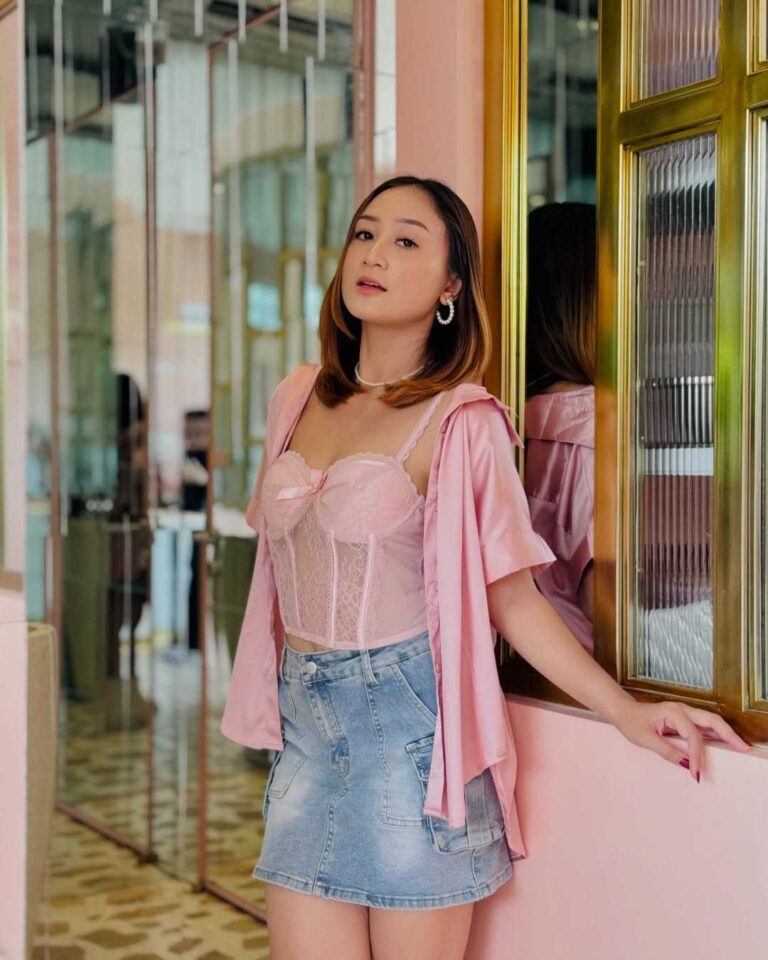 Echa Laksmi - Biodata, Profil, Fakta, Umur, Agama, Suami, Karier